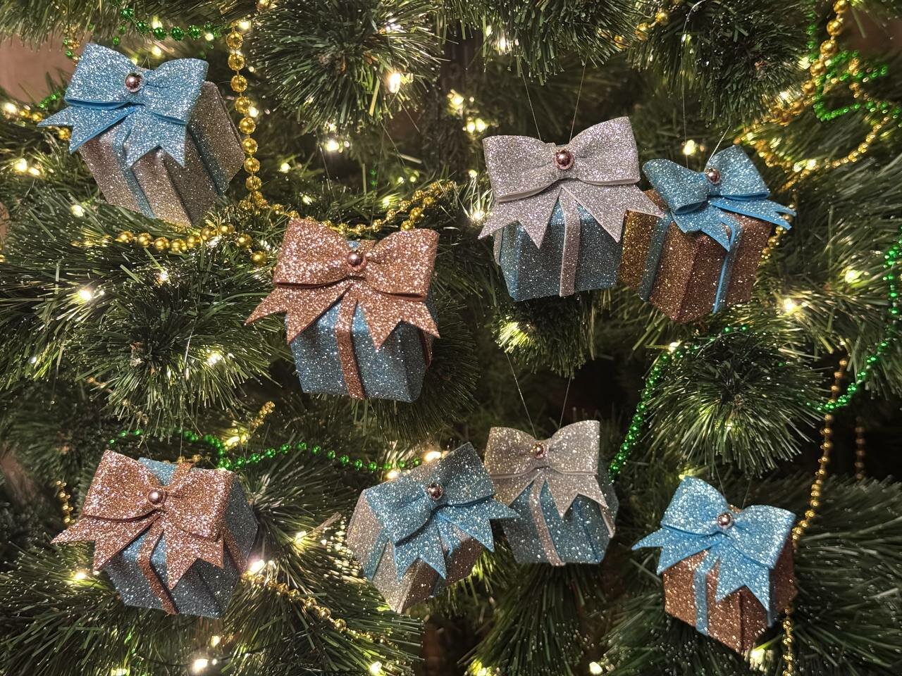 Елочные игрушки "Подарок с бантом", фоамиран, 8 штук