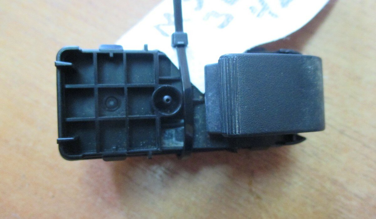 Кнопка стеклоподъемника 3 (BL) Mazda BBM266370