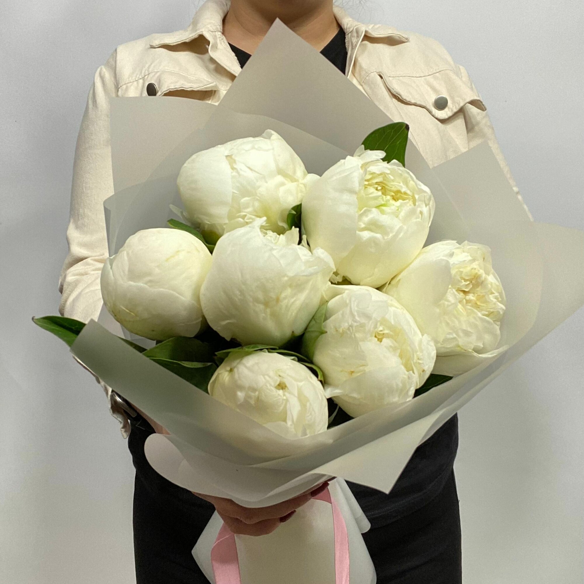 Белые пионы