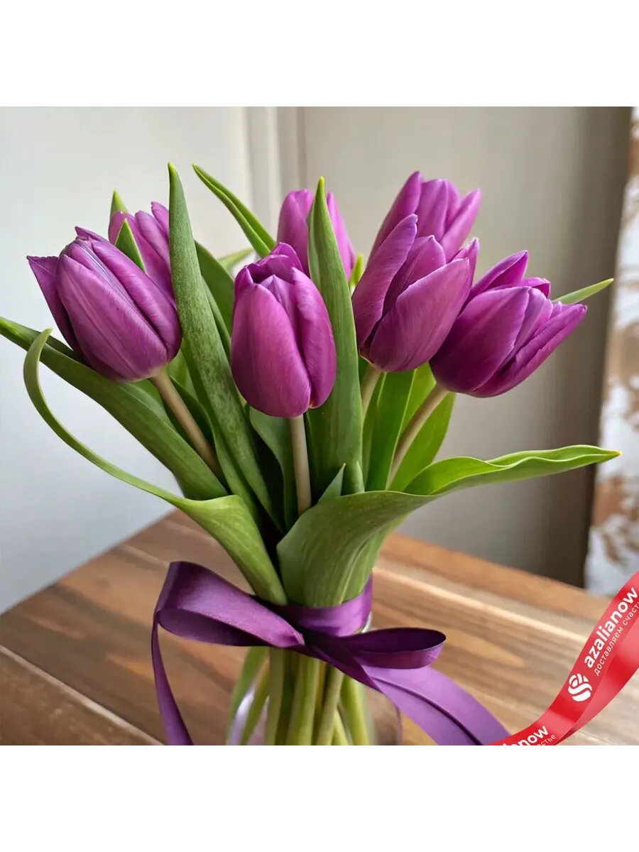Букет из 7 фиолетовых тюльпанов с лентой