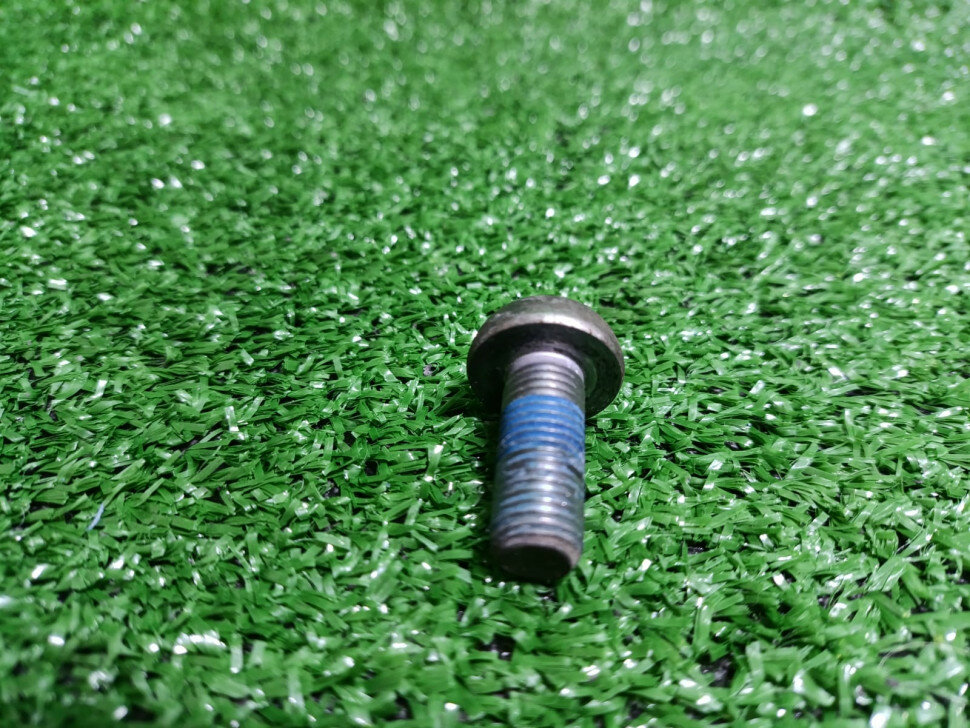 Болт крепления металлической накладки заднего крыла М10 Suzuki Boulevard M109R VZR 1800 1 шт