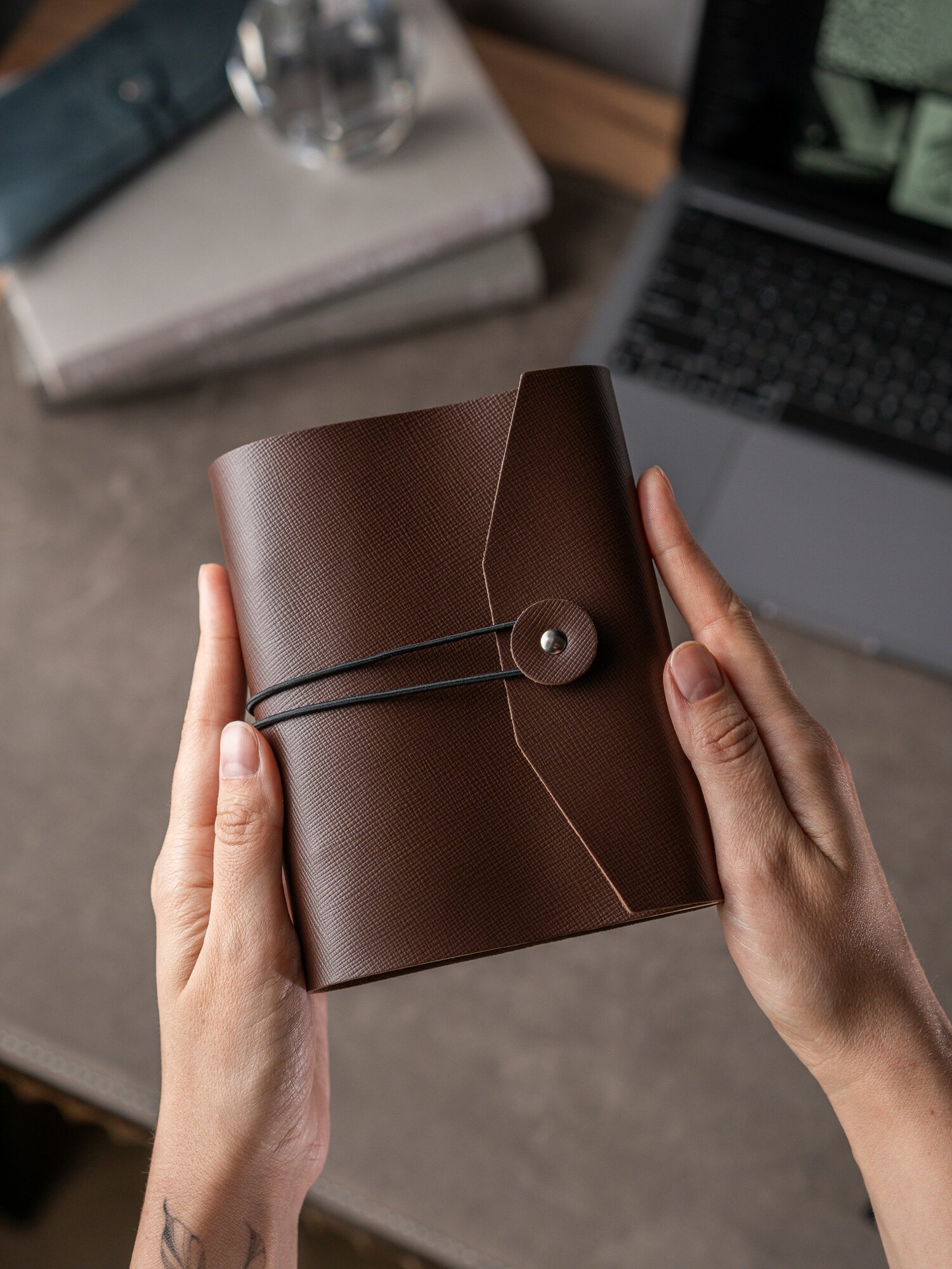 Ежедневник недатированный А6 из натуральной кожи на кольцах со сменными блоками/Карманный кожаный блокнот, 90 листов