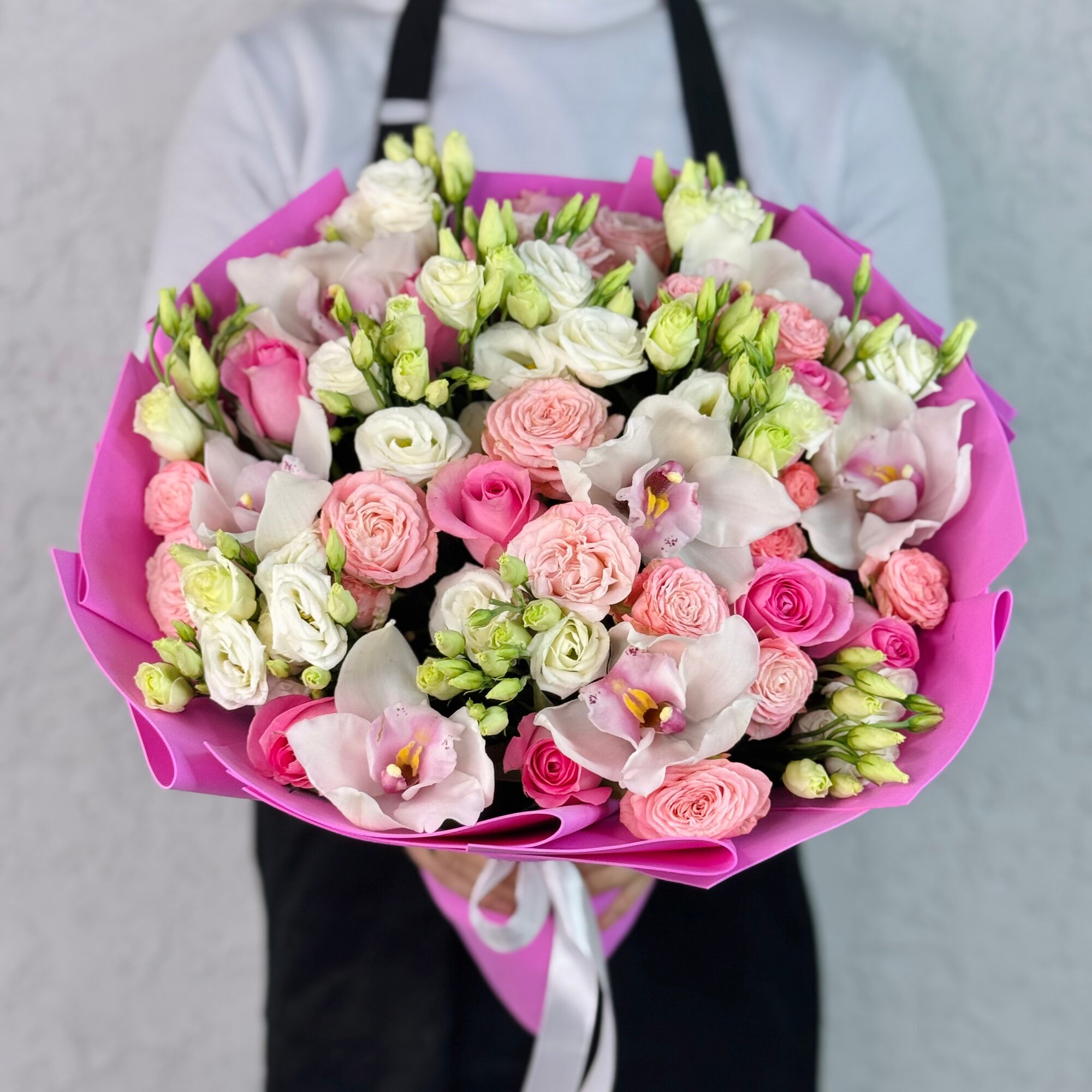 Букет Rybe-Flowers, роза, эустома, орхидея, на стеблях, высота 40 см