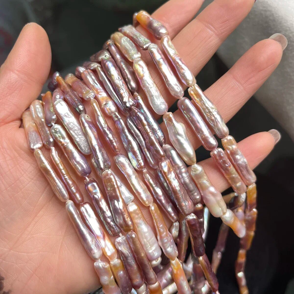 Натуральный пресноводный мерцающий фиолетовый жемчуг 6x25 мм в стиле барокко