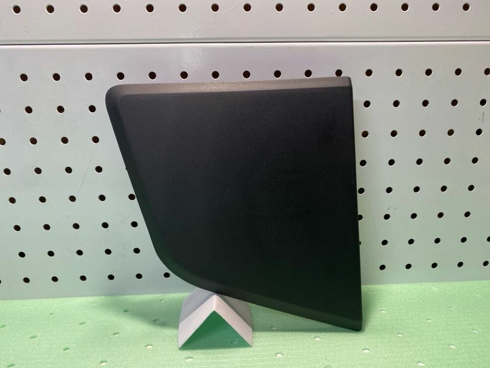 Заглушка бампера правая (решетки радиатора) VOLVO FM (вольво ФМ)