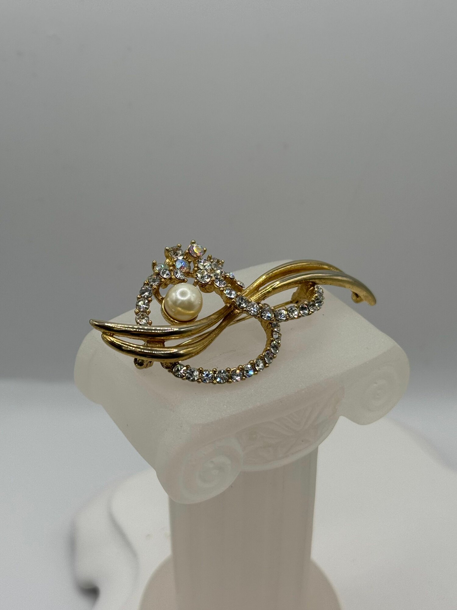 Винтажная позолоченная брошь, имитация жемчуга