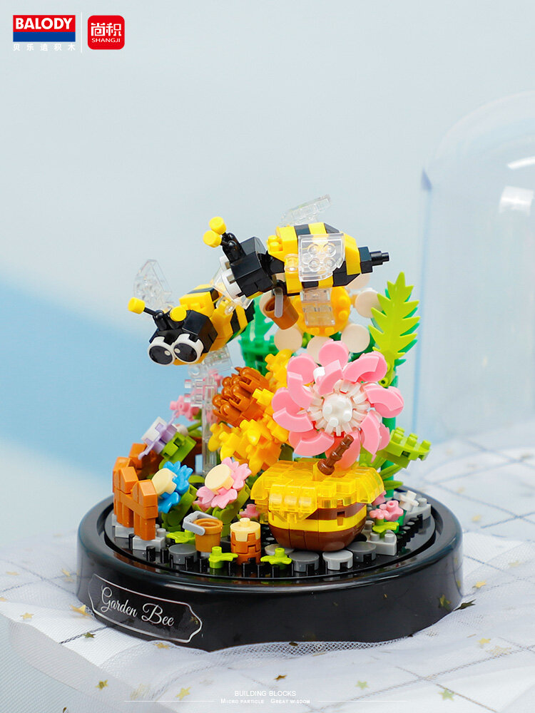 Конструктор 3D из миниблоков Balody Цветы с пчелками в колбе, 350 деталей - BA16368