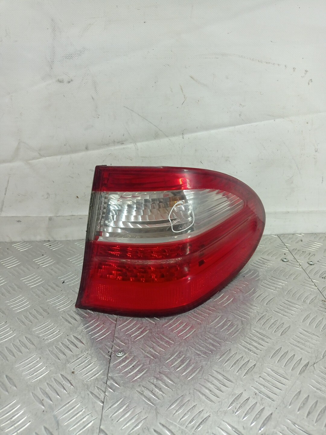 Фонарь задний правый Mercedes-Benz E W211 2004