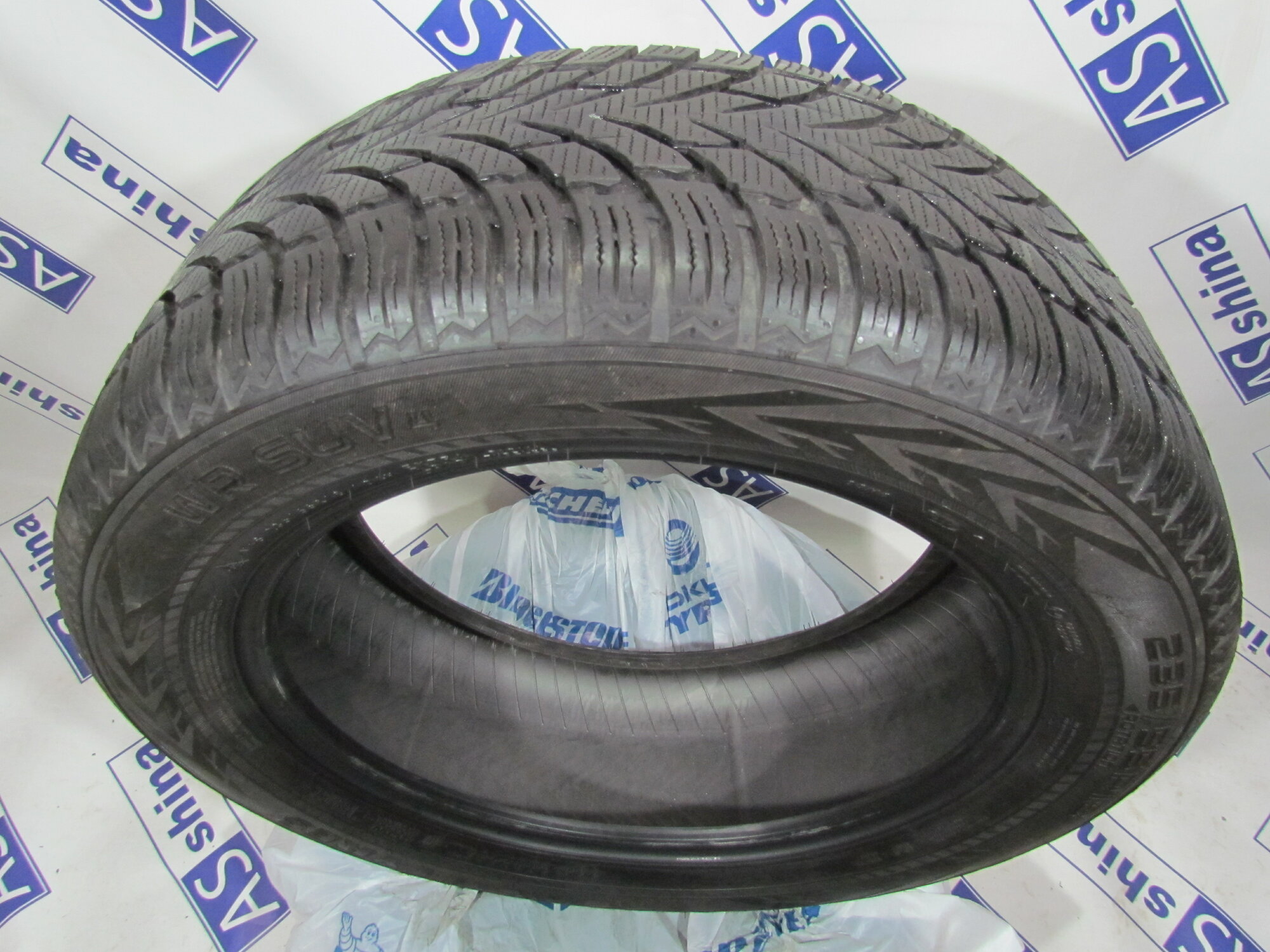 Nokian WR SUV 4 235 55 R18 зимние БУ шины 5-10% износ , артикул 0018495