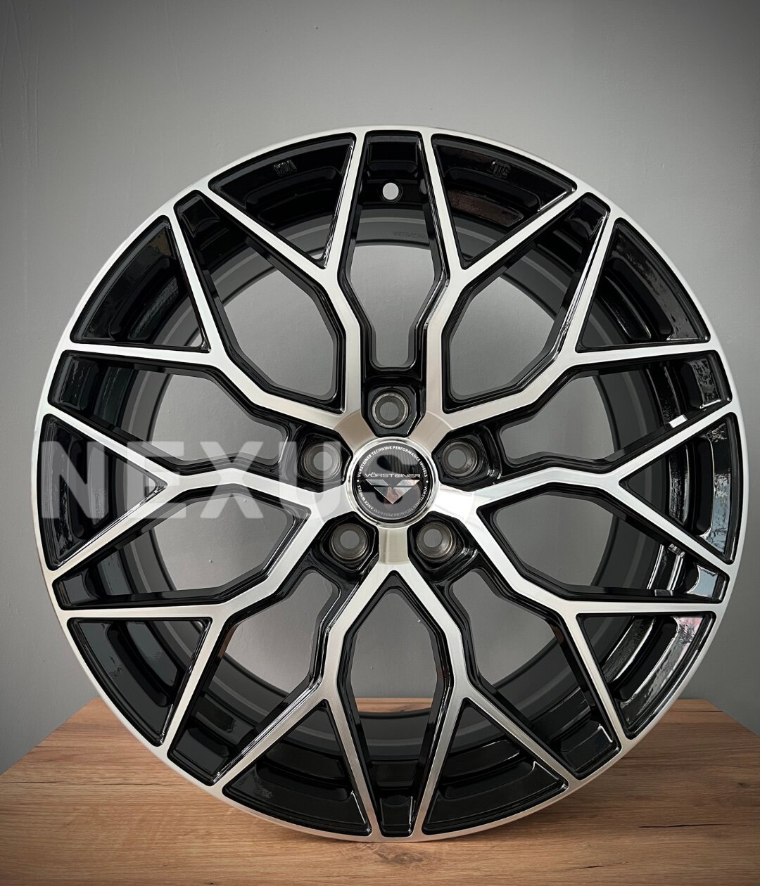 Колесные диски комплект (4 штуки) Vossen HF2 FF507 R18 8J PCD5x112 ET38 DIA66.6 Gloss black+maching face