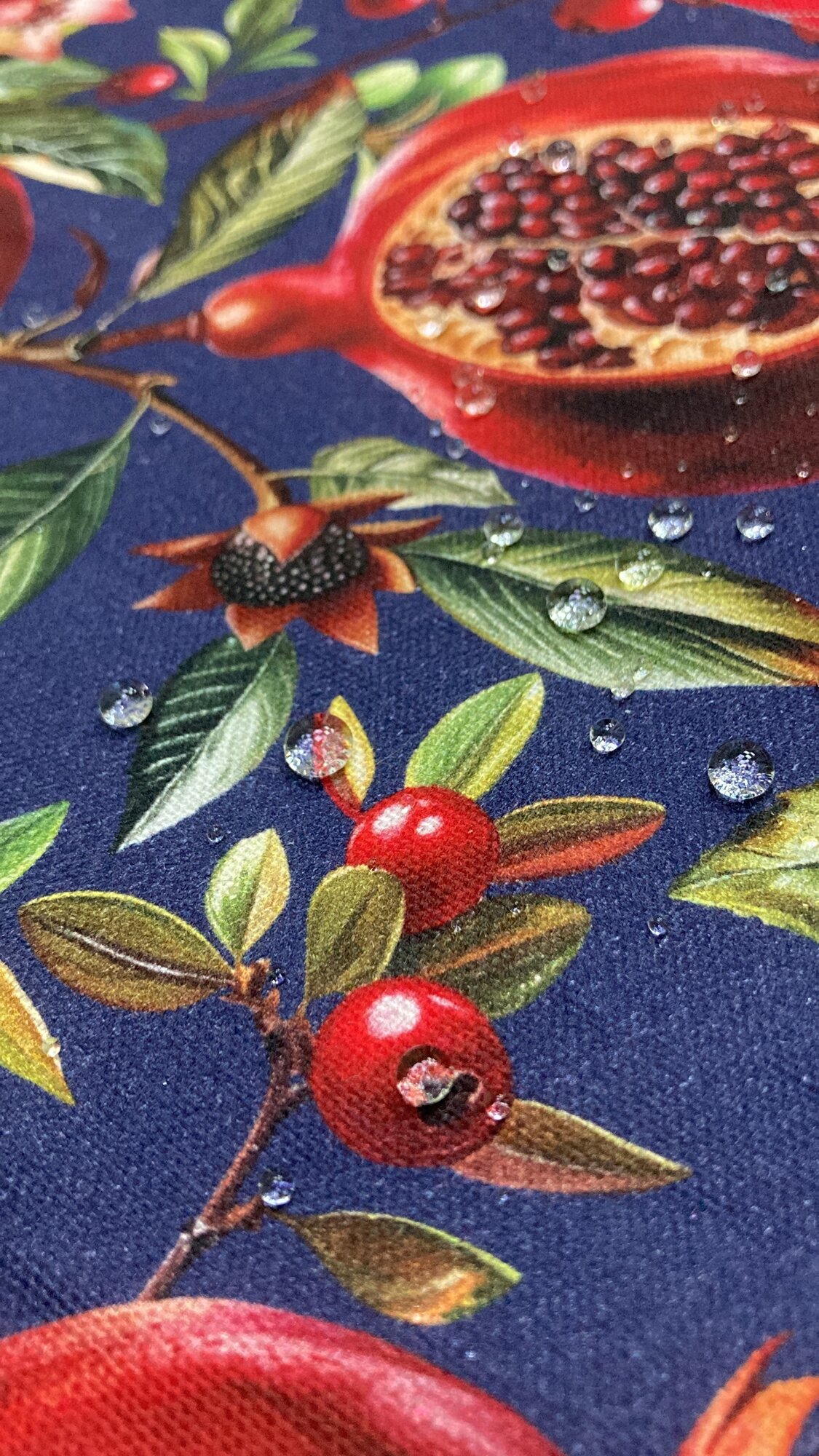 Ткань Duck с водоотталкивающей пропиткой в цвете Гранатовый рай, синий, ширина 180 см, отрез 2м