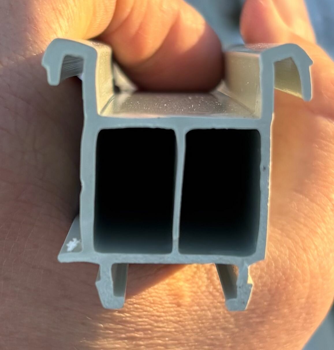 Подставочный профиль для окон ПВХ, универсальный, 58/60/70мм, длина 1000мм