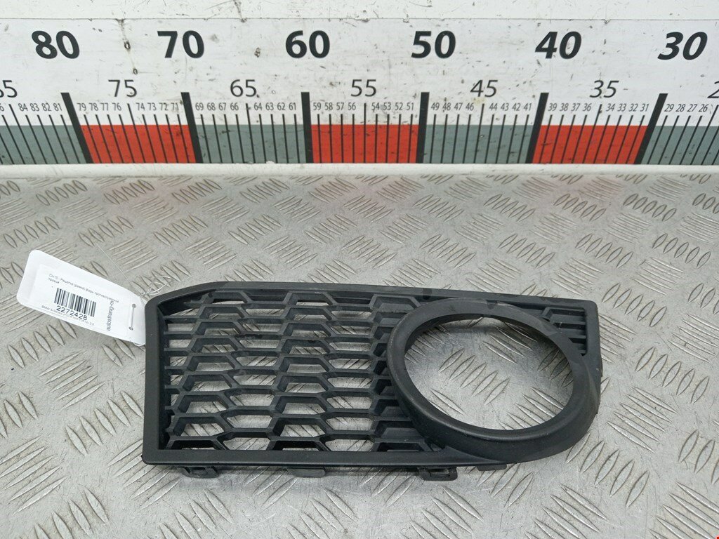 Решетка (рамка) фары противотуманной правой BMW 5-Series (F07/F10/F11/F18) 51117906198 арт. 2272428