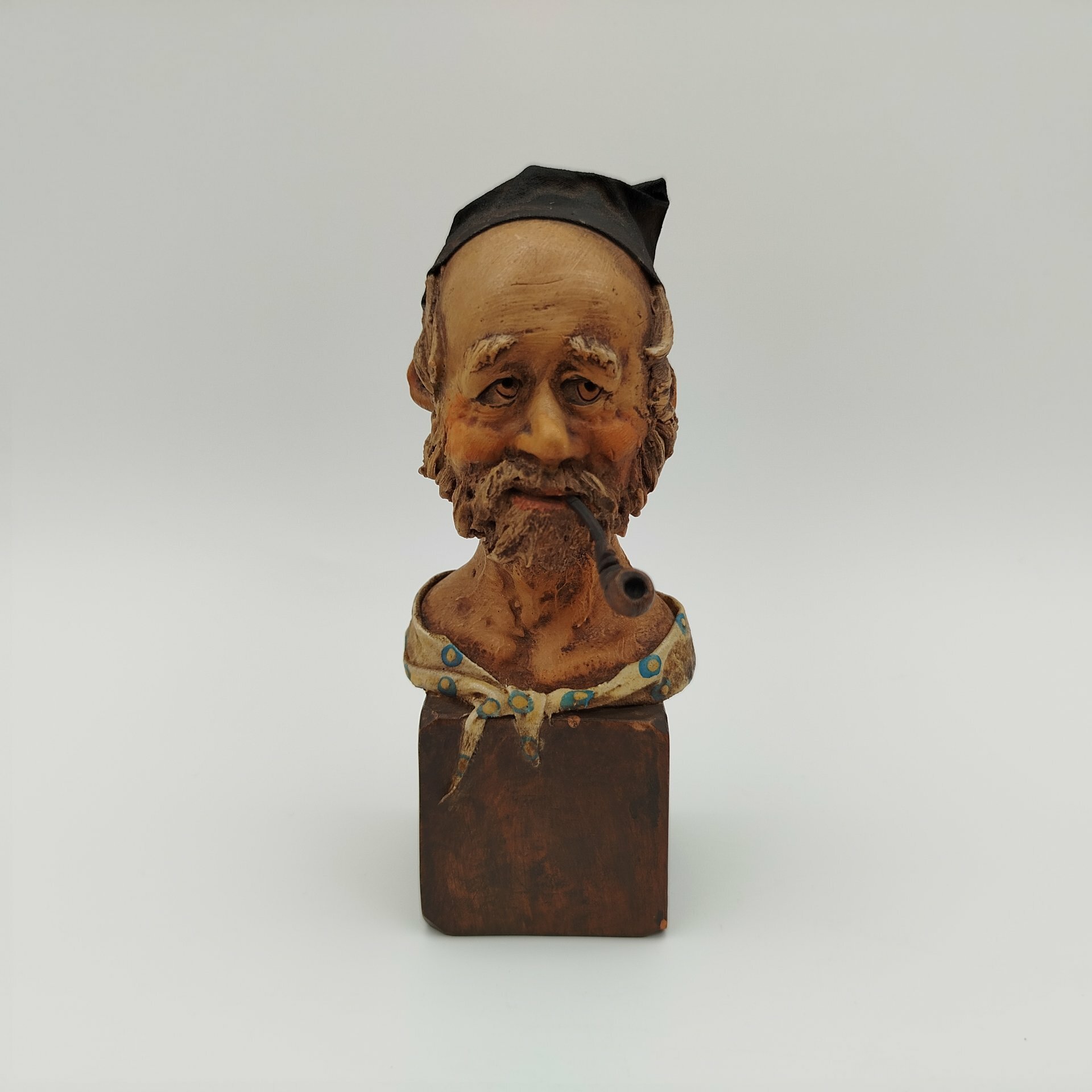 Бюст на постаменте "Голова моряка с трубкой", композитный материал