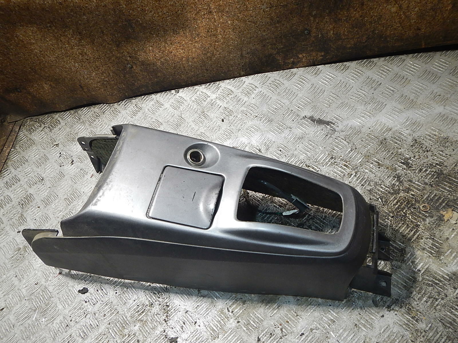 Б/У Консоль, Mitsubishi (Митсубиси)-LANCER 9 (CS) (03-06) MITSUBISHI LANCER 9 (CS) (03-06) Царапины, потертости. 593542 ...