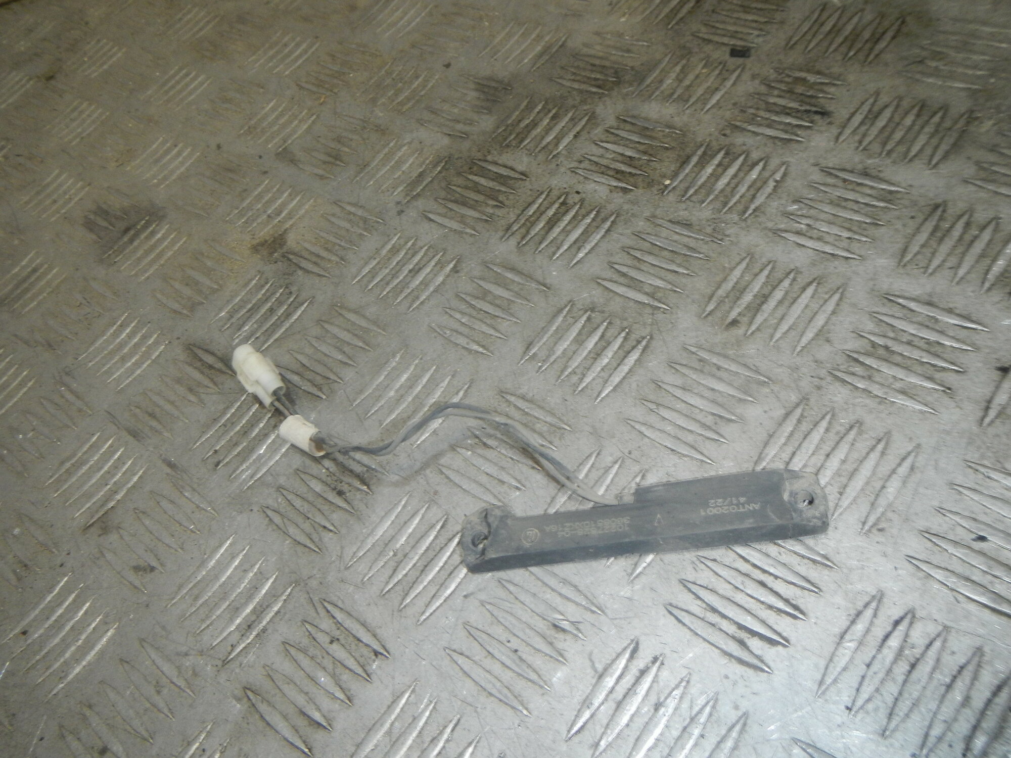 Б/У Антенна, Haval (Хавейл)-F7 (19-) Haval F7 (19-24) Задиры на корпусе, повреждена изоляция провода. 569734 HAVAL арт. ...