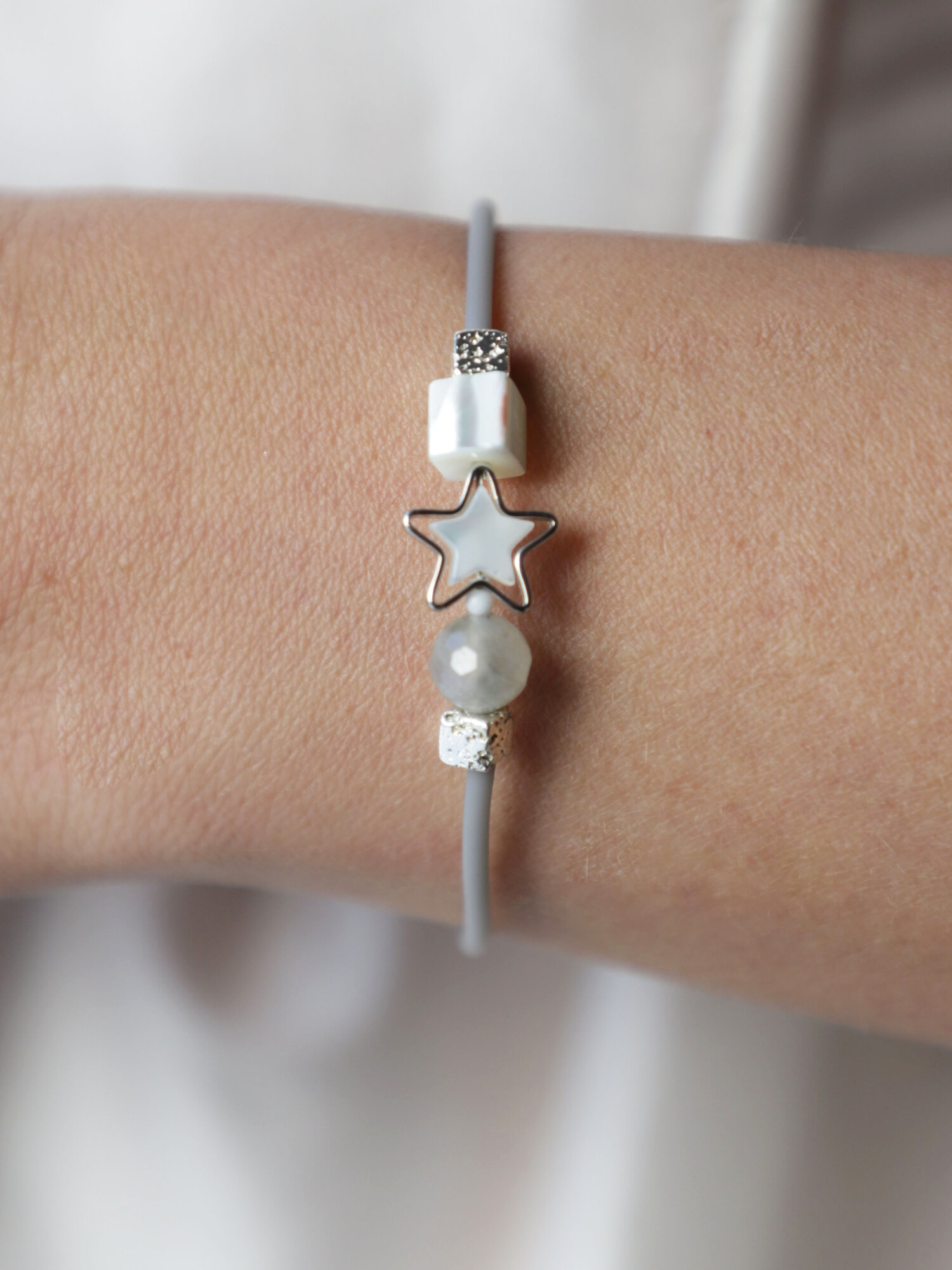 Жесткий браслет