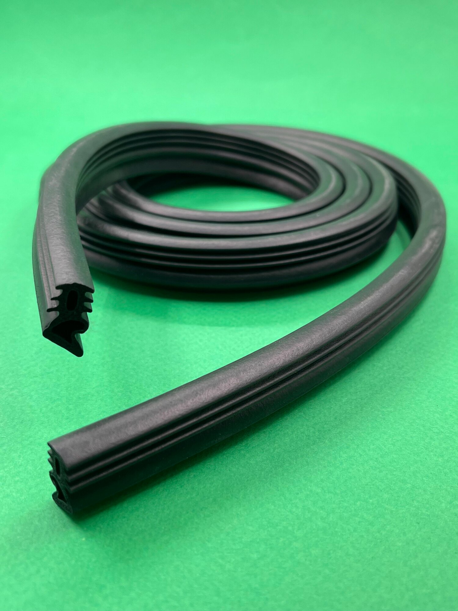 Уплотнитель П-образный для посудомоечной машины 45 см (L - 1570 мм)