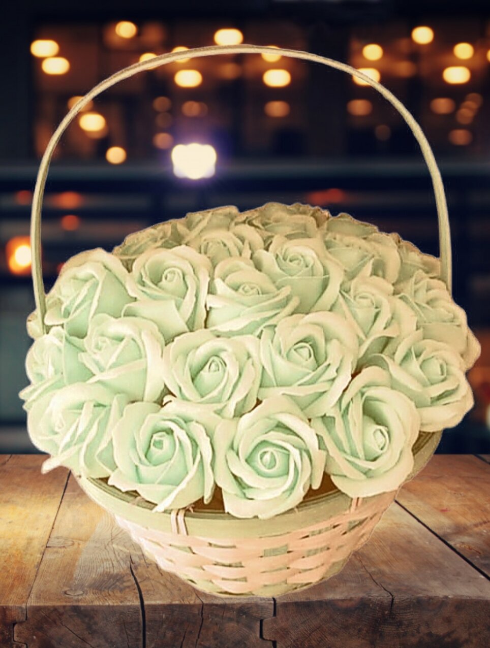 Мыльные розы в плетеной корзине, цвет белый, 31 роза, высота 25 см