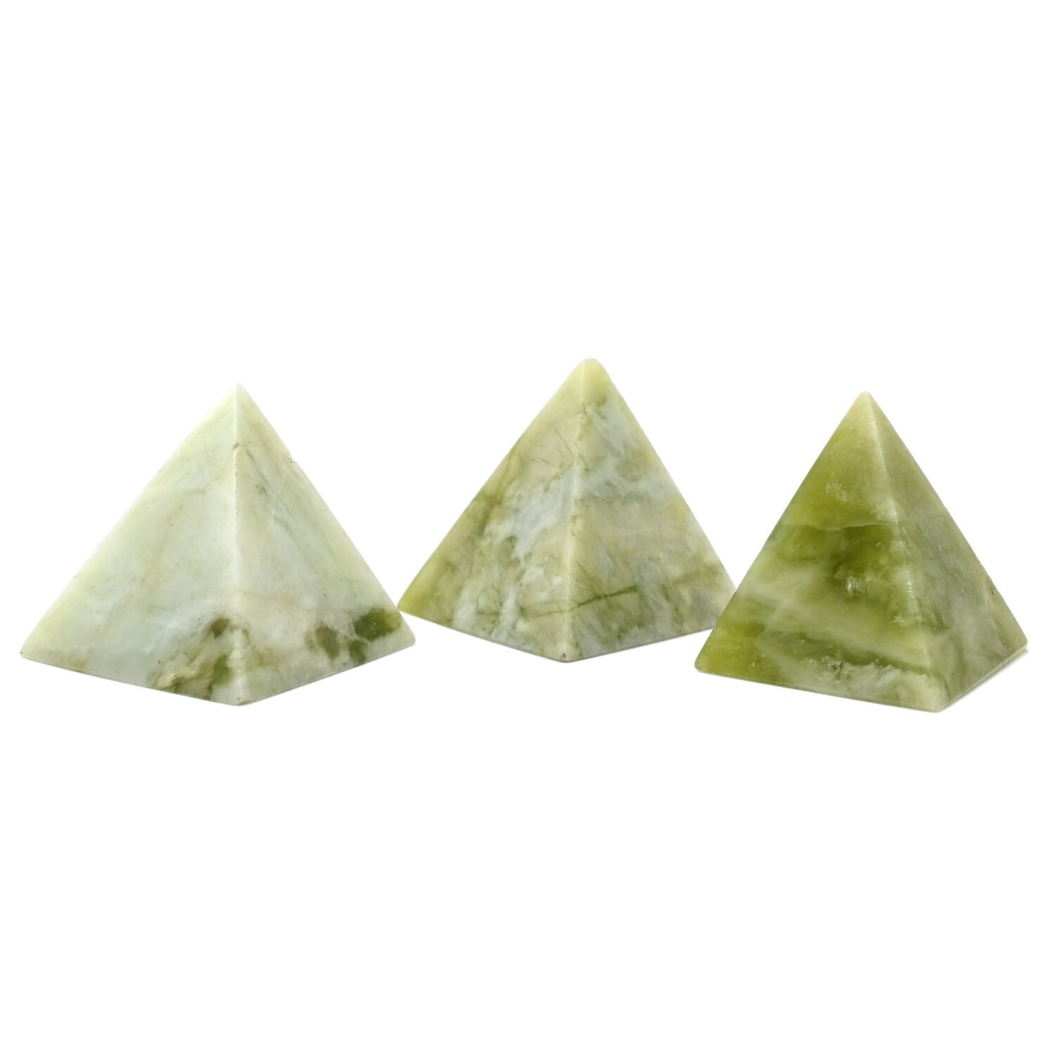 Пирамидка из нефрита бовена 40*40*37мм .