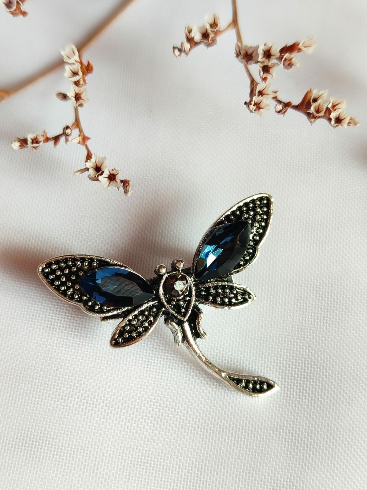 Брошь, стразы