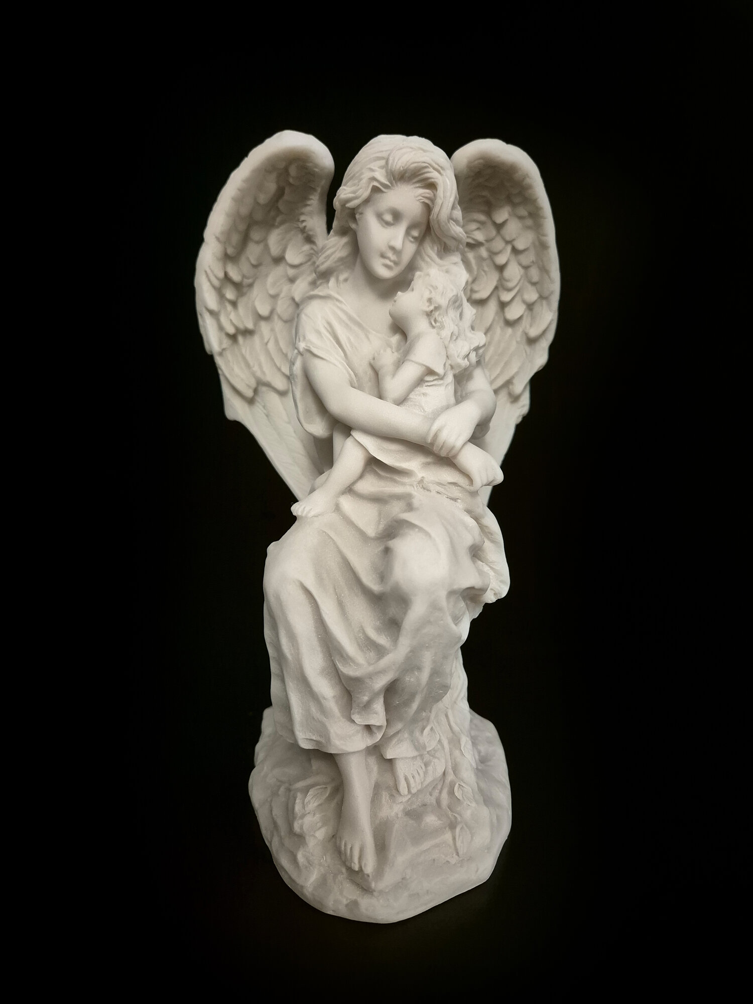 Статуэтка Ангел хранитель на скале. Высота 20,5см. Цвет белый. Мрамор. Подарок маме