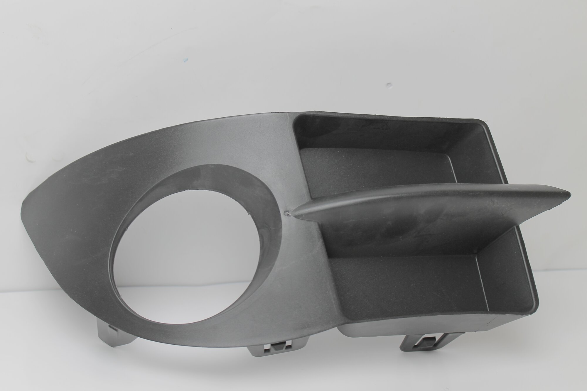 Заглушка бампера переднего c ПТФ левая RENAULT Symbol, Clio