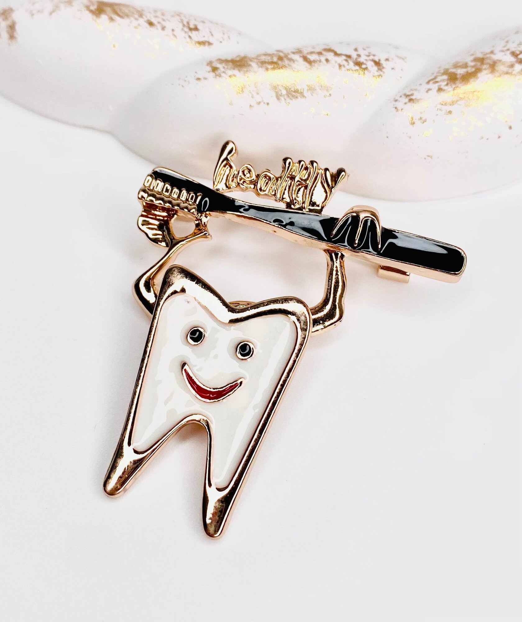 Брошь, стразы, искусственный камень