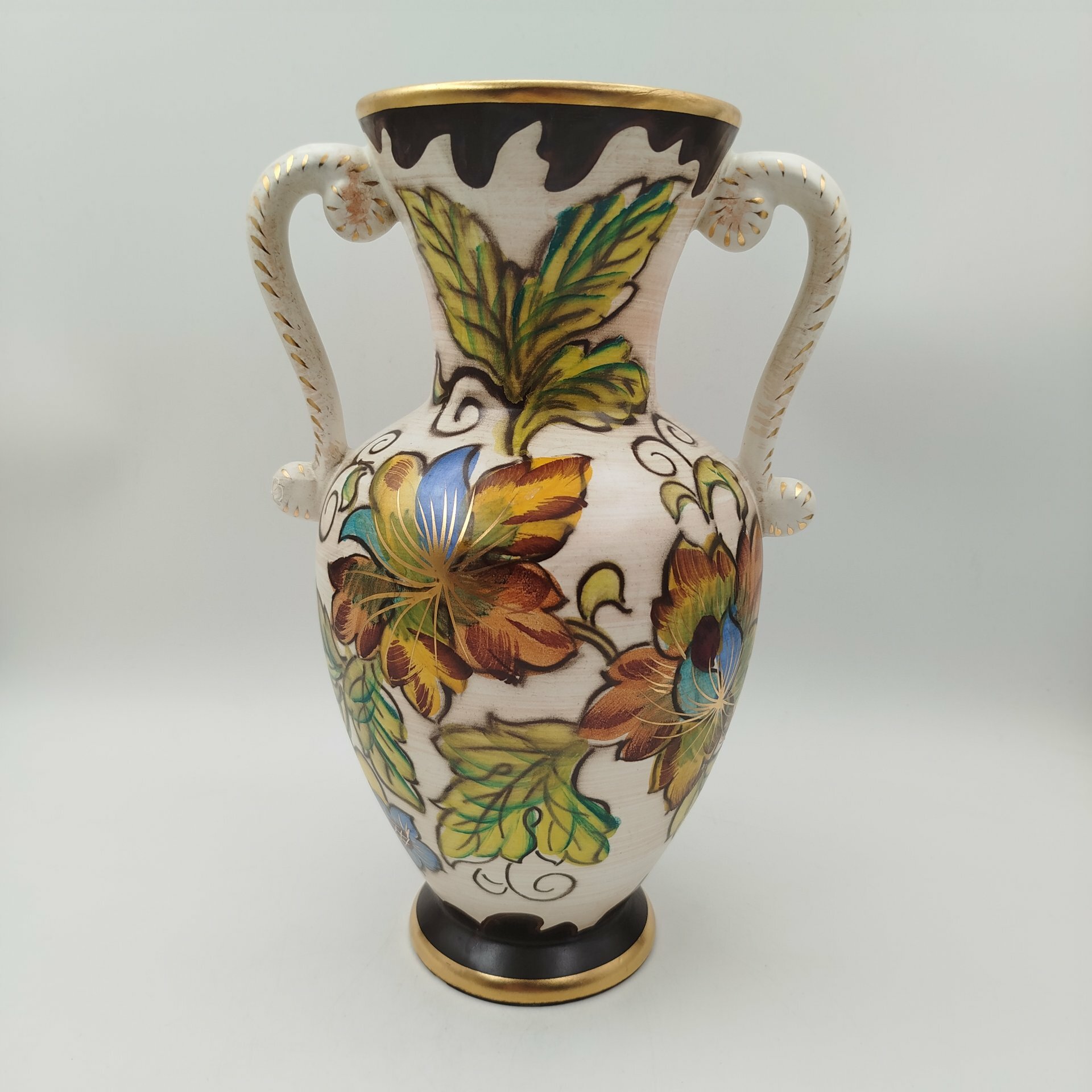 Ваза в форме амфоры, украшенная изображением пестрых цветов, H. Bequet Quaregnon, фаянс