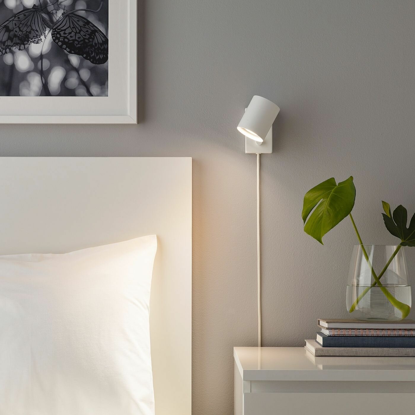 Ikea NYMNE-белый настенный светильник / лампа для чтения, включая штепсельную вилку преобразователя, Не включает светодиодные лампы