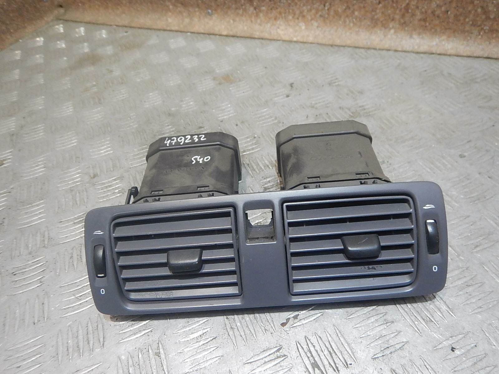 Б/У Дефлектор воздушный, Volvo (Вольво)-S40 (04-) VOLVO S40 (04-) Потертости. 479232 VOLVO арт. 39872960/30722777