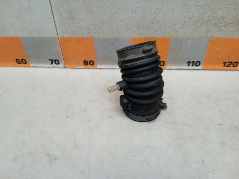 Б/У Патрубок воздушного фильтра Mazda Mazda6 2003 GG 408685 MAZDA арт. L8131322