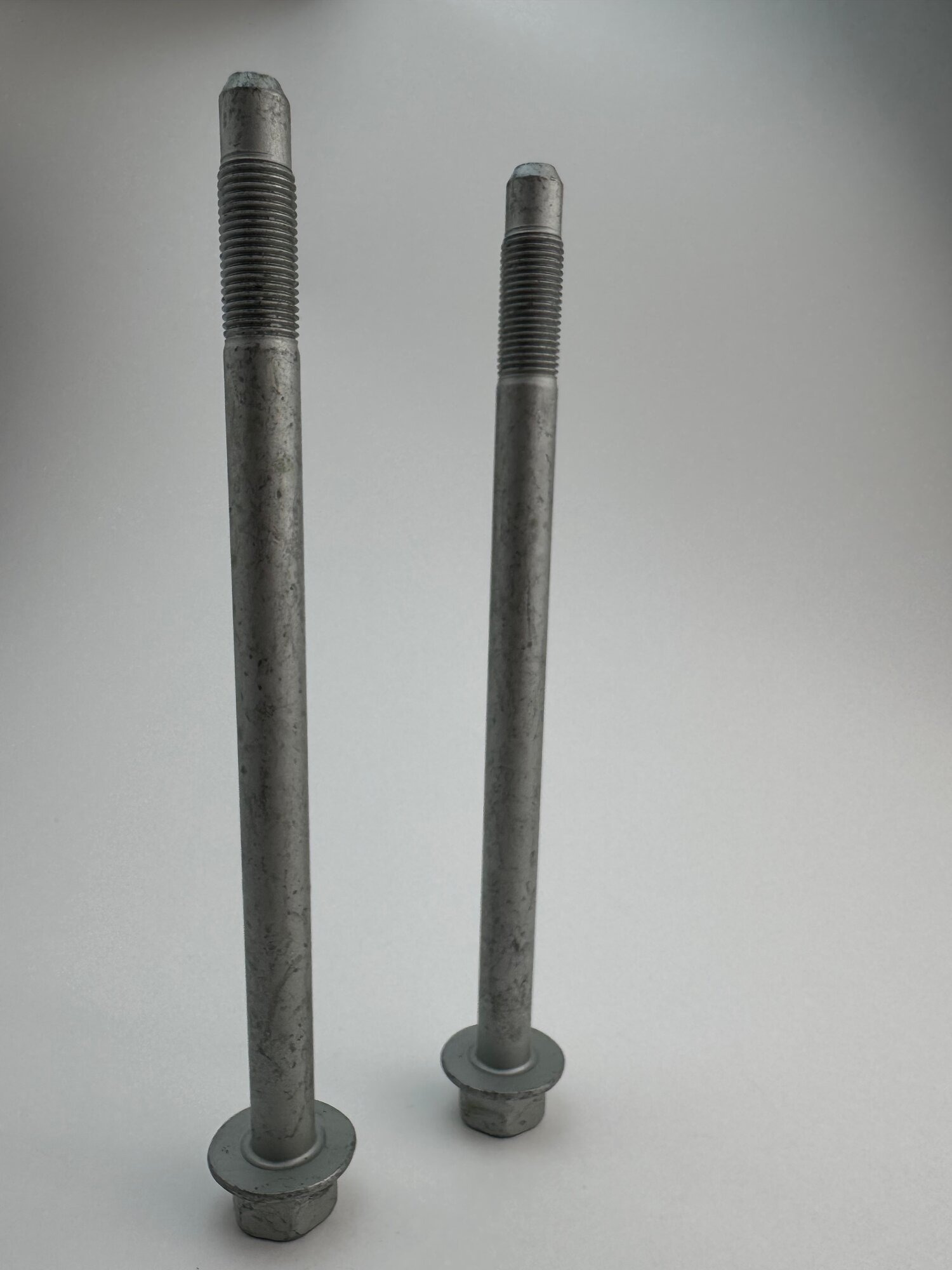 Болты заднего амортизатора верхние (2 штуки) комплект Solaris/Rio 2011 - 2017 года, артикул : 553932K000 М12 х 1,25 38, 2 шт.