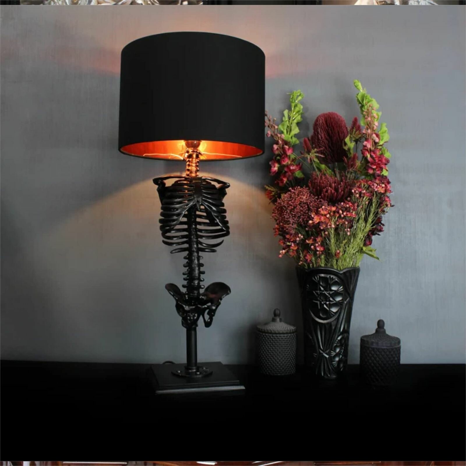 Настольная лампа Чудесный Сад "Лампа-Череп", готический стиль, смола, теплый свет