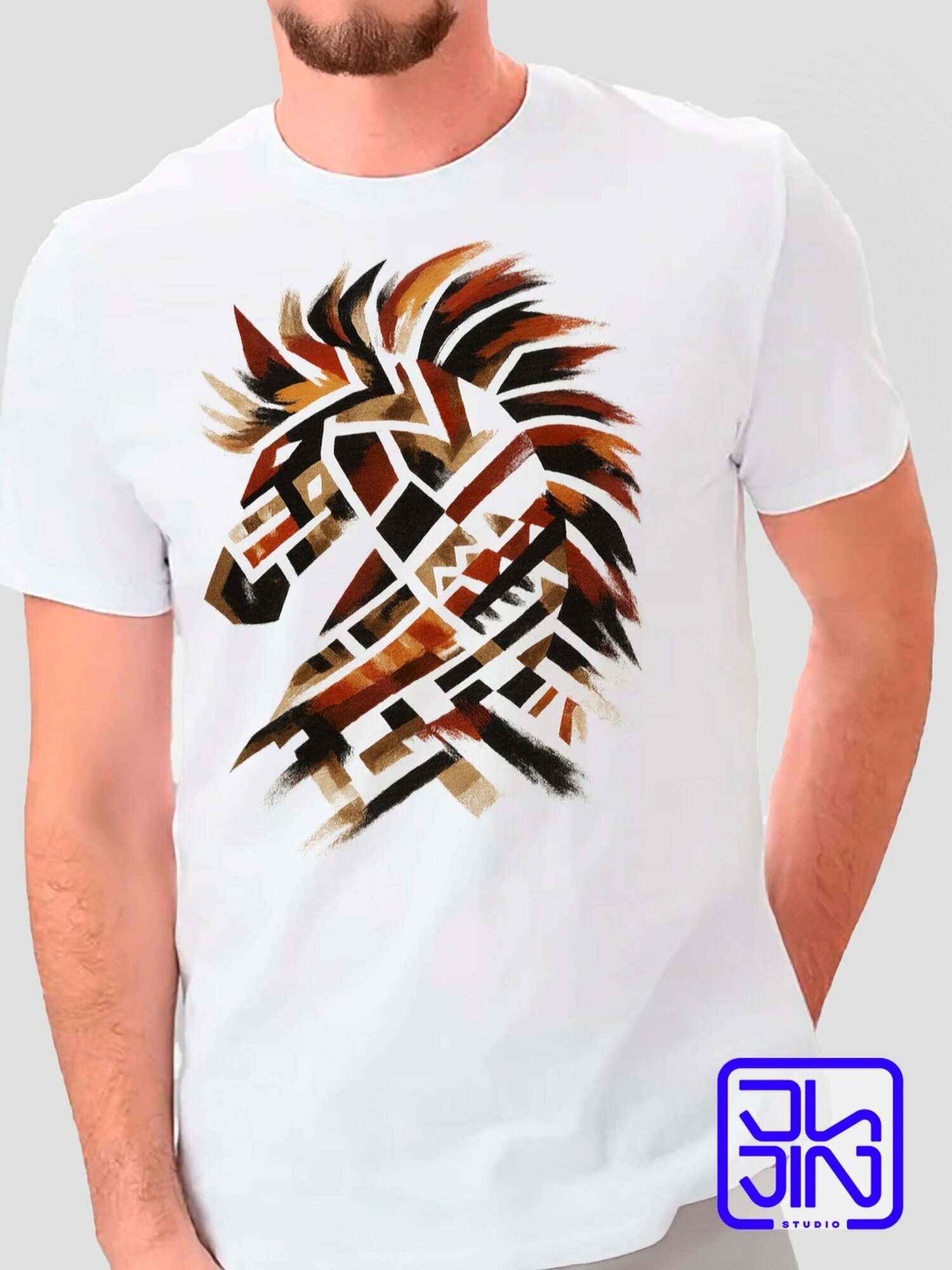 Футболка классическая мужская с авторским принтом Черно-белая, пестрая этническая лошадь в геометрическом граффити коллаже, белый хлопковый трикотаж с прикольным рисунком на груди