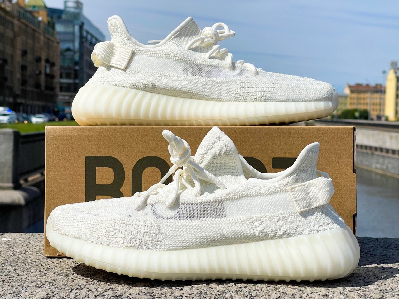 Кроссовки ADIDAS YEEZY BOOST 350 V2 "Bone", размер 35 RU, Bone/White — фото 1