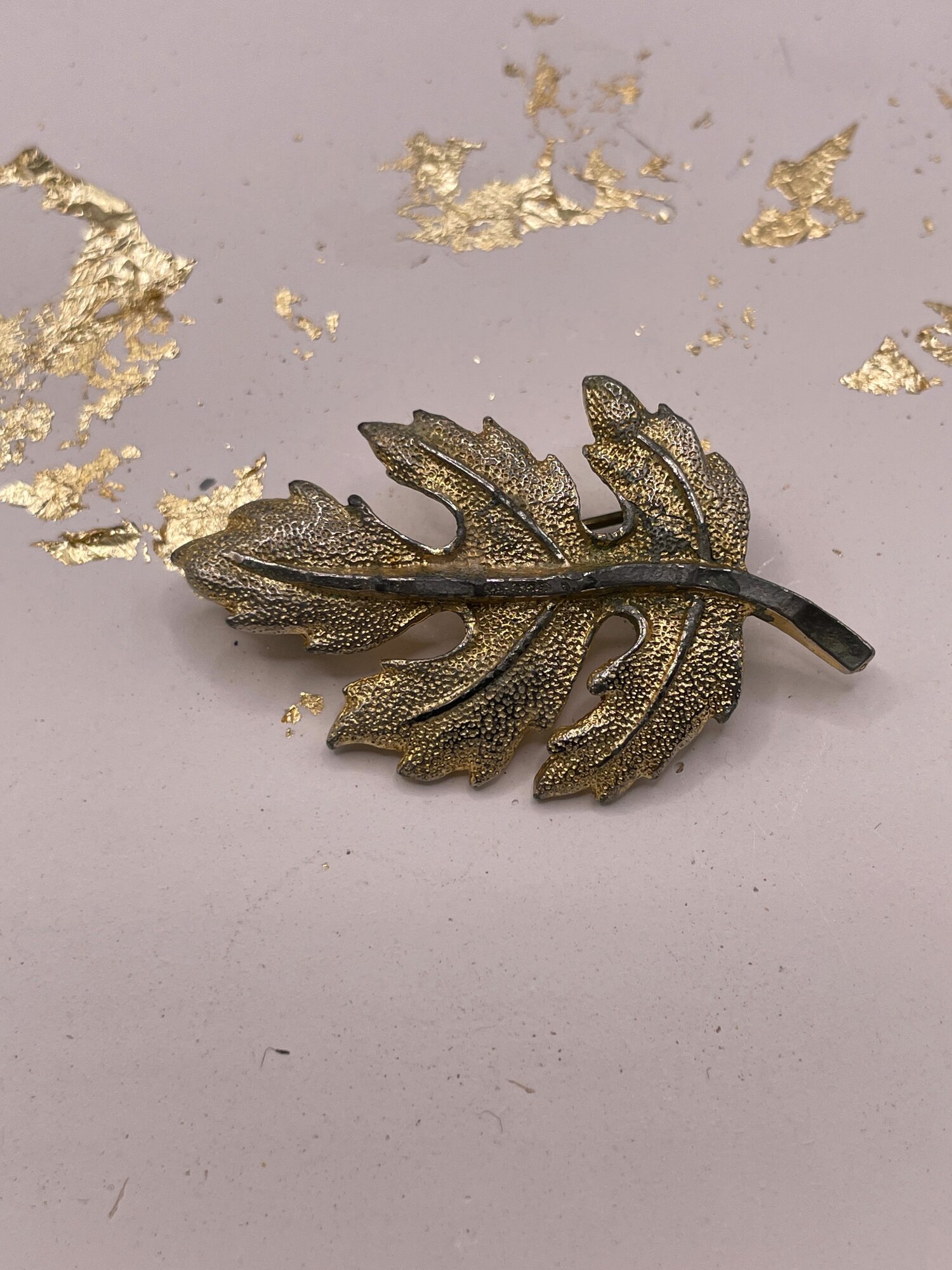 Винтажная позолоченная брошь, Листок