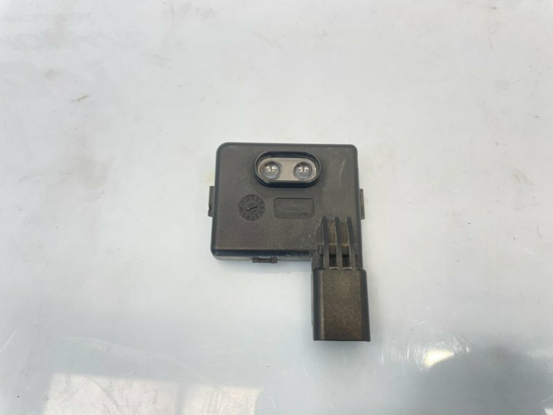 Б/У датчик бесключевого доступа Renault Fluence 2012 L30R K4MV838 Перед. Прав. 66519 RENAULT арт. AV50276