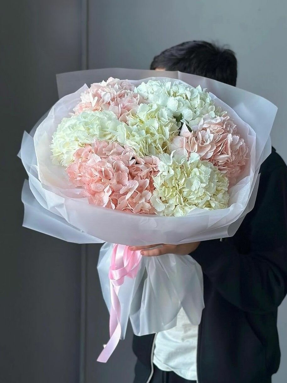 Букет из нежных гортензий