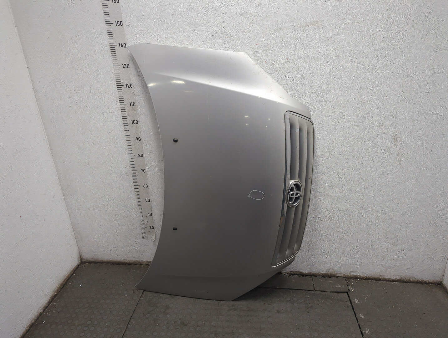 Капот Toyota Avensis Verso Б/У