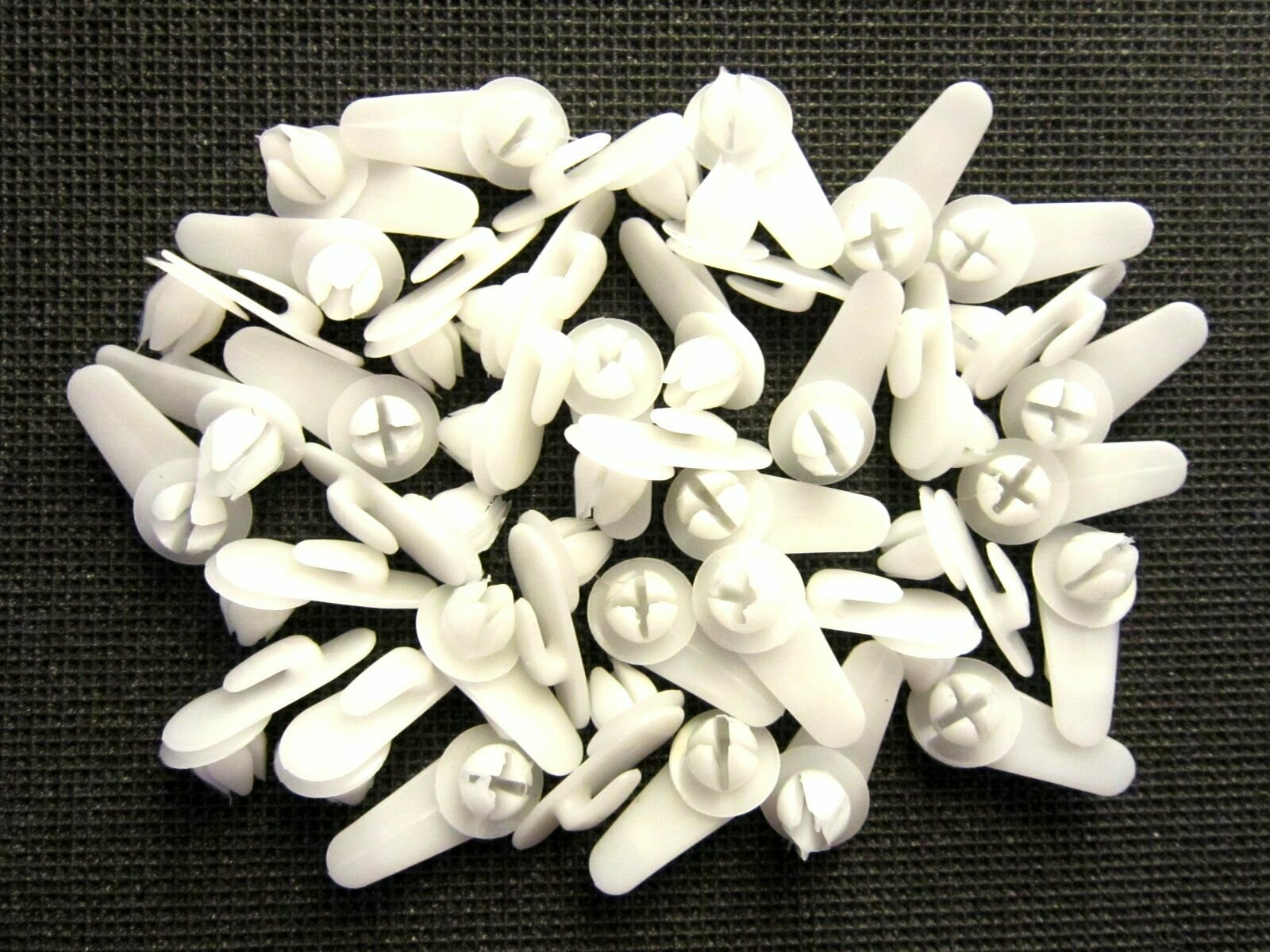 Автомобильная клипса (пистон) 14187580 обшивки двери ВАЗ 2101-2106, 40 шт.