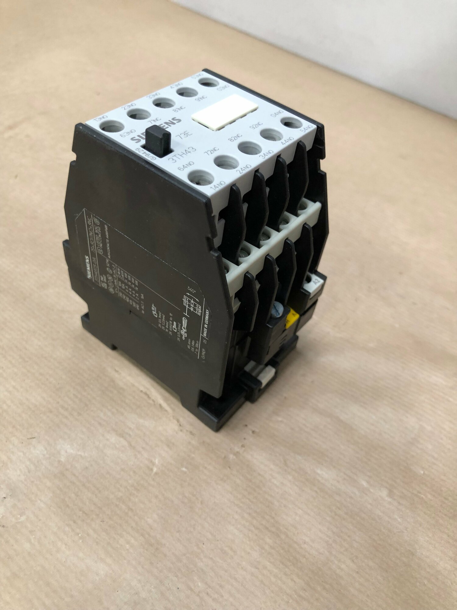 Контактор SIEMENS 3TH4373-0A