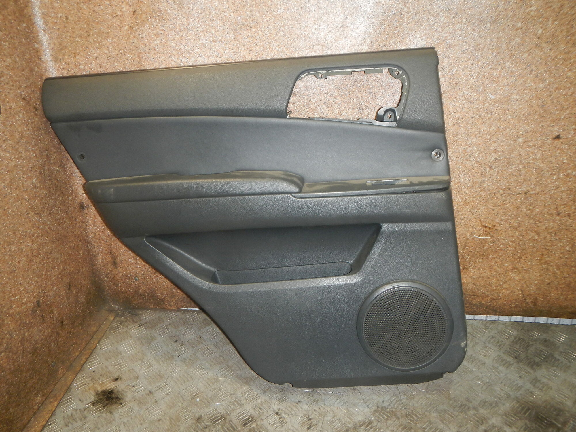 Б/У Обшивка двери задней левой, SsangYong (Сангйонг)-KYRON (05-) SSANGYONG KYRON (05-) Потертости. 524498 SSANG YONG арт...