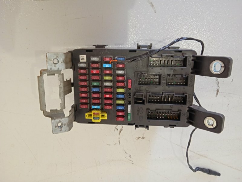 Б/У Киа Рио 2 Блок предохранителей салонный Kia Rio 2005, 2006, 2007, 2008, 2009, 2010, 2011 2, JB 65090 Hyundai-KIA арт. 9...