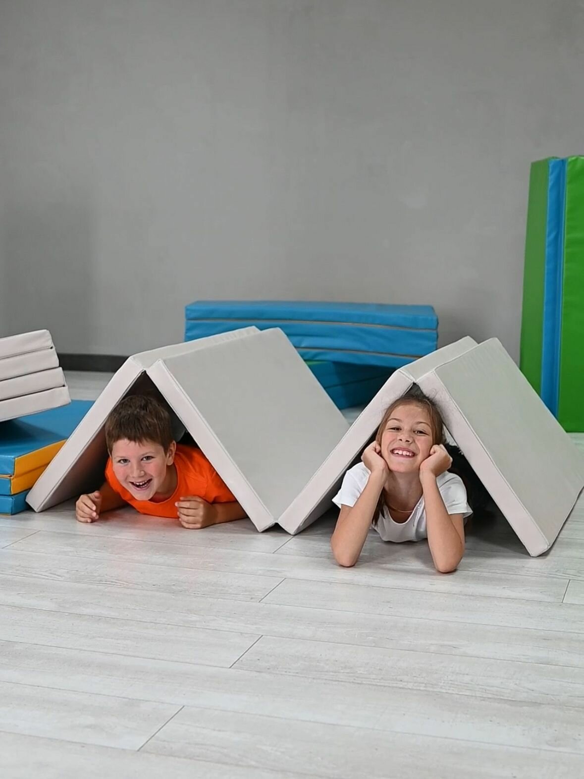 Мат спортивный гимнастический 200 х 100 х 5 складной (4 секции) серый