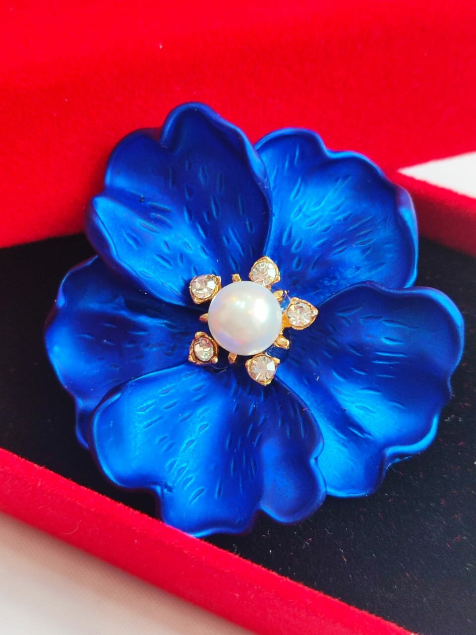 Брошь, эмаль, стразы