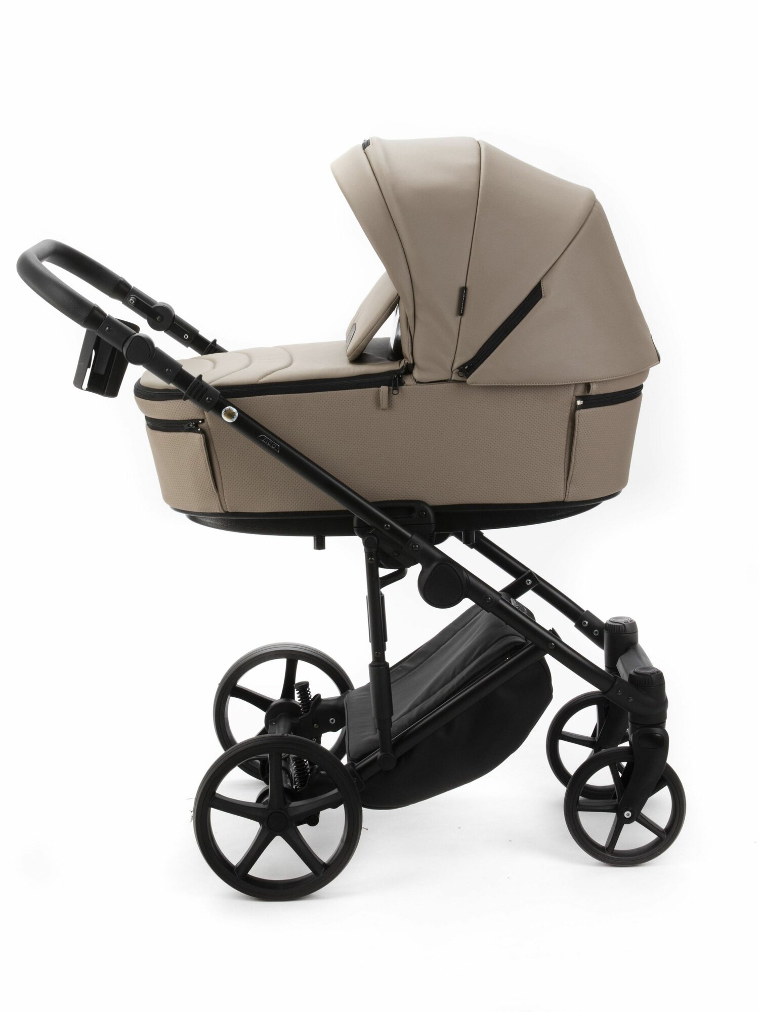 Универсальная детская коляска Adamex Zico NEW Deluxe ZN-SA9 2в1 (Темно-бежевая экокожа)