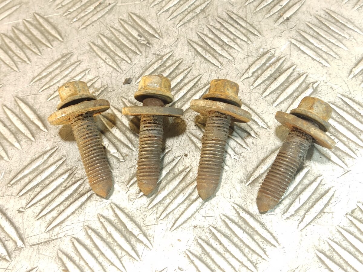 Болт подрамника заднего GAZ Volga Siber 06505562AA