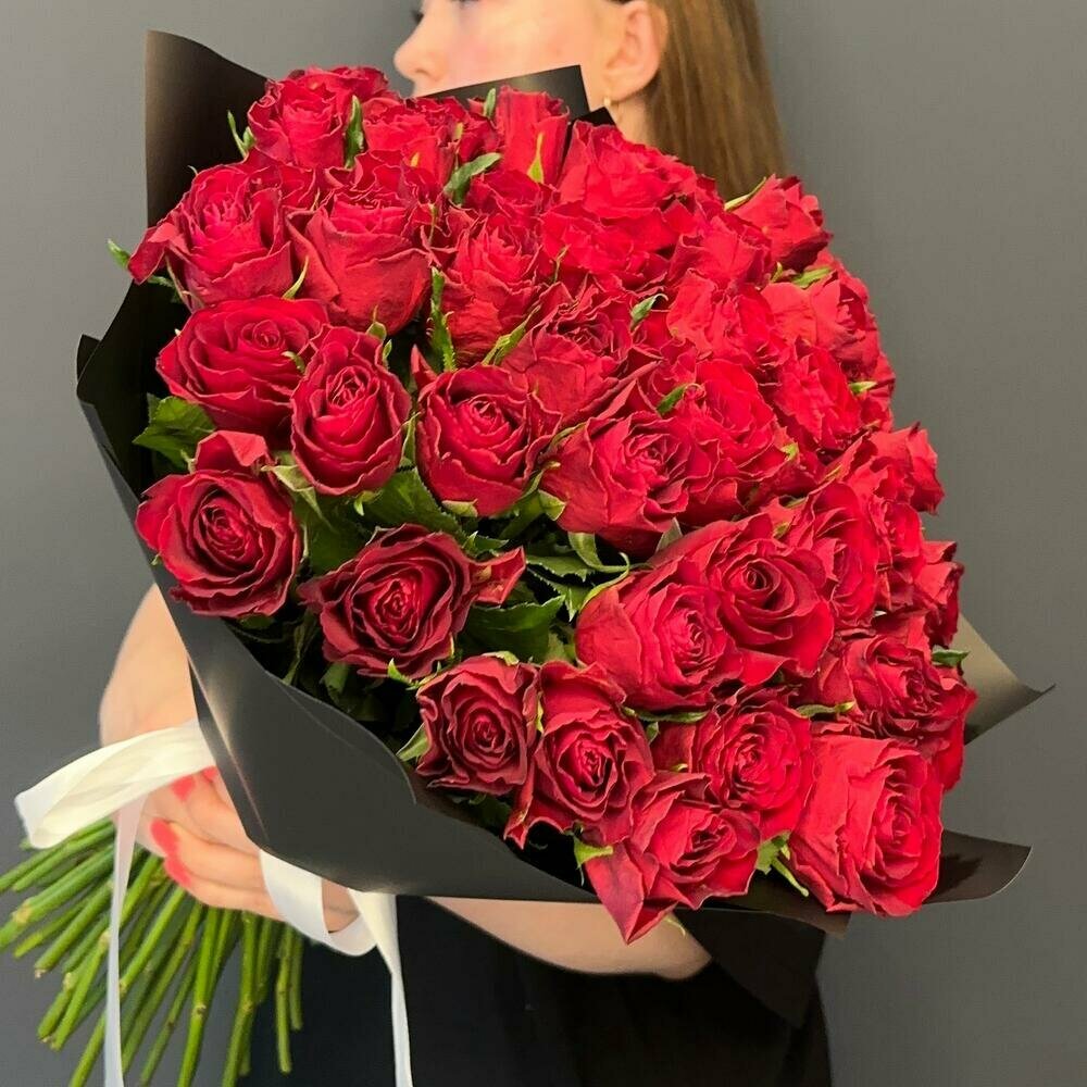 Букет цветов «Пламя Чувств» из 51 красной Розы сорта Кения Премиум высотой 40см
