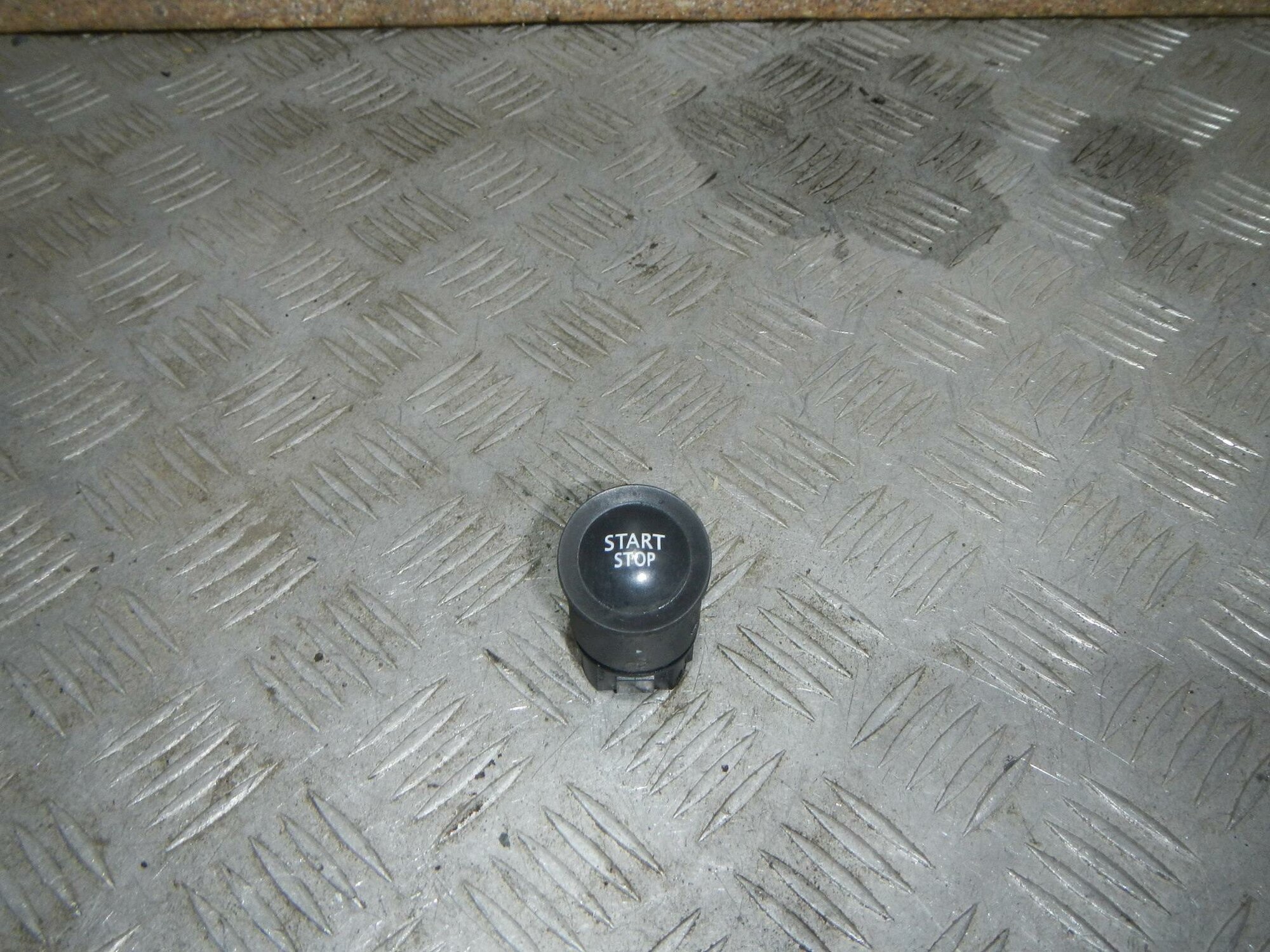 Б/У Кнопка, Renault (Рено)-MEGANE II (02-09) RENAULT MEGANE II (02-09) START STOP. Без видимых повреждений. 483709 RENAUL...